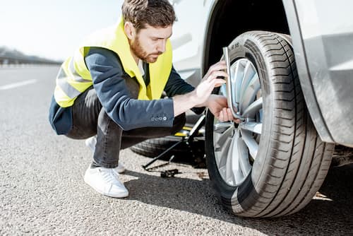 Roadside assistance: Which companies offer it & how much it costs